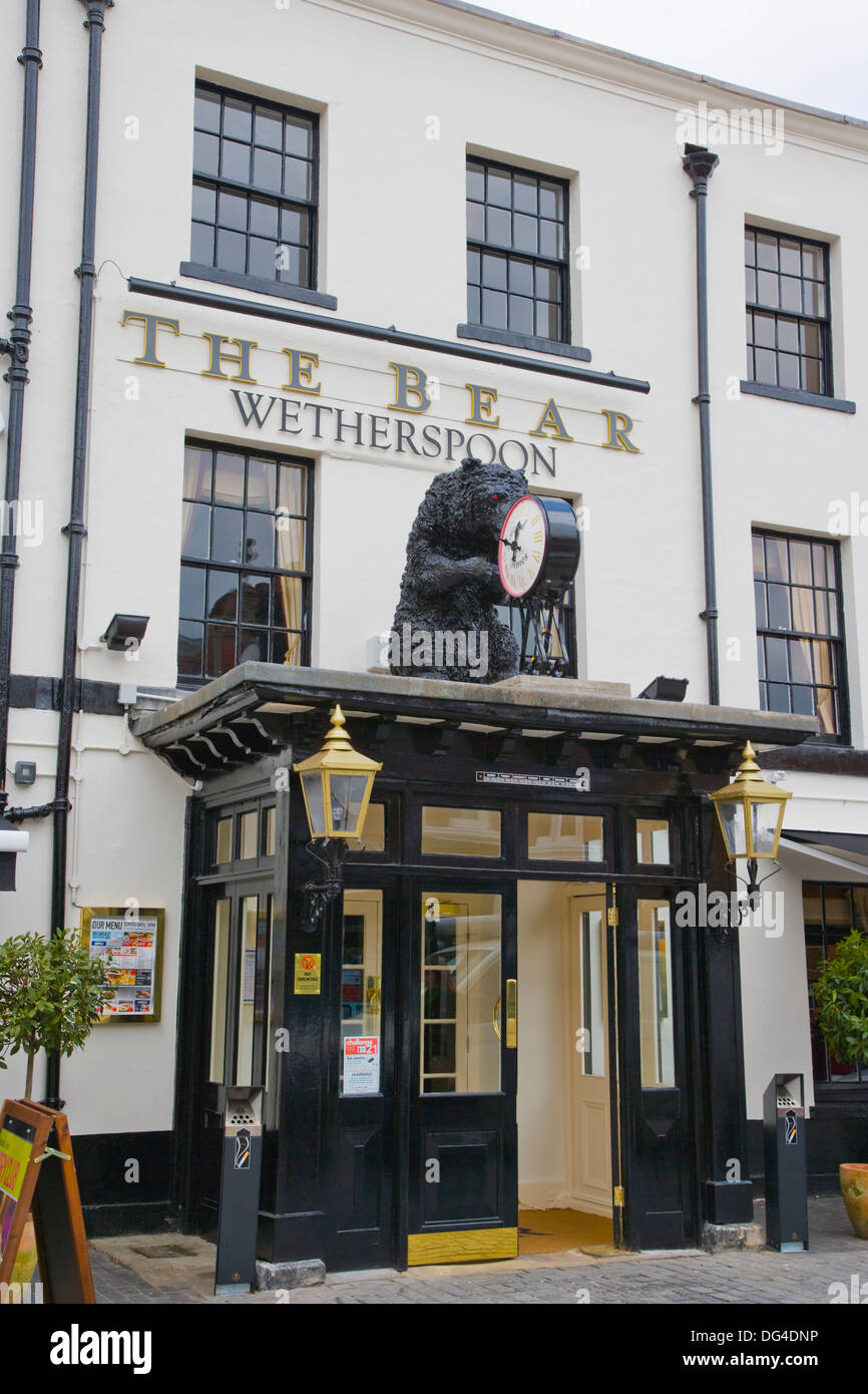 The Bear pub. Wetherspoon. High Street. Maidenhead. Berkshire. England ...
