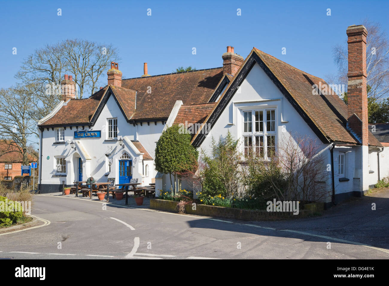 Crown pub hi-res stock photography and images - Alamy