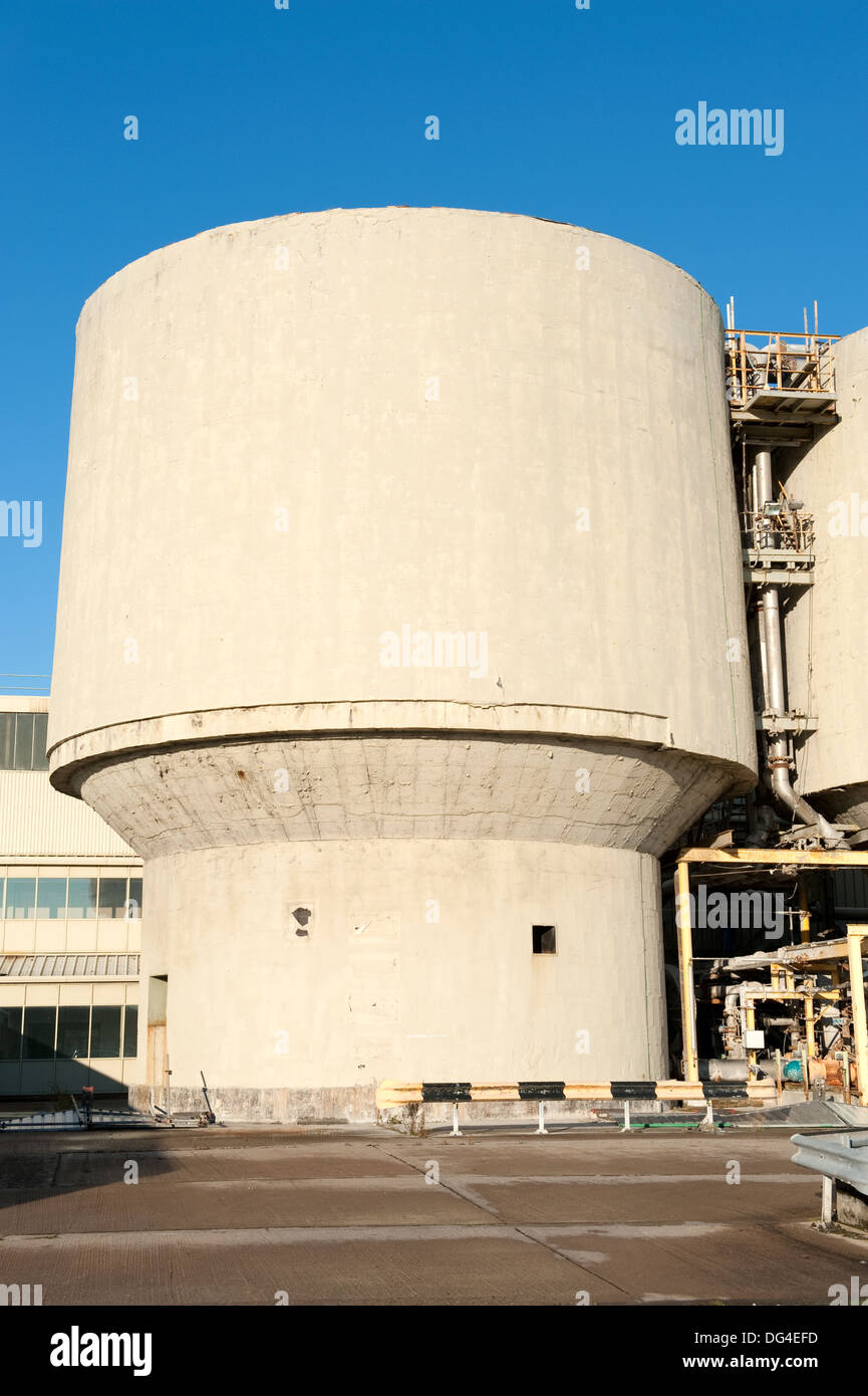 Concrete water storage tower hi-res stock photography and images - Alamy