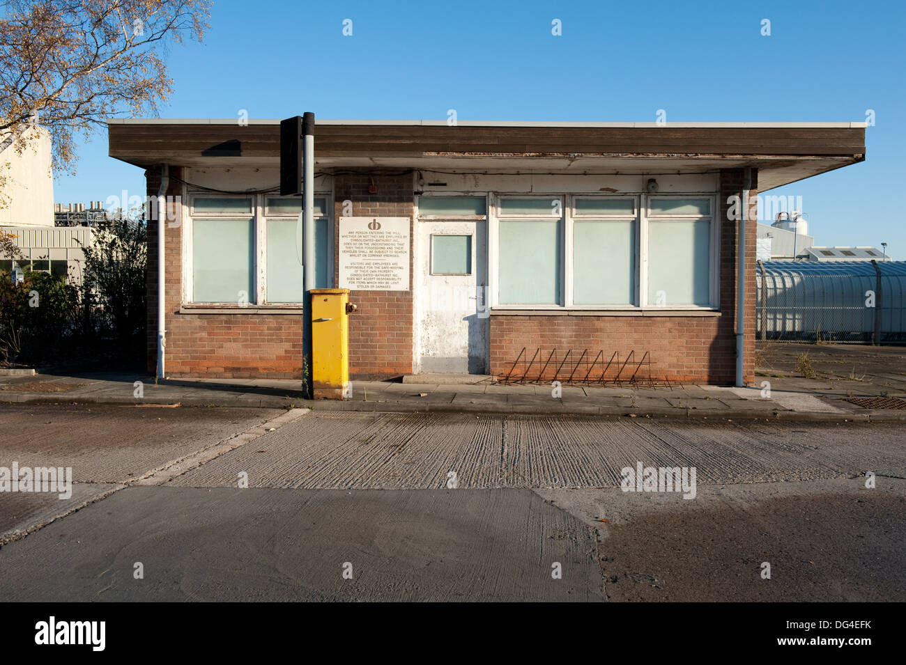 Factory Gatehouse Gate House closed empty Stock Photo - Alamy