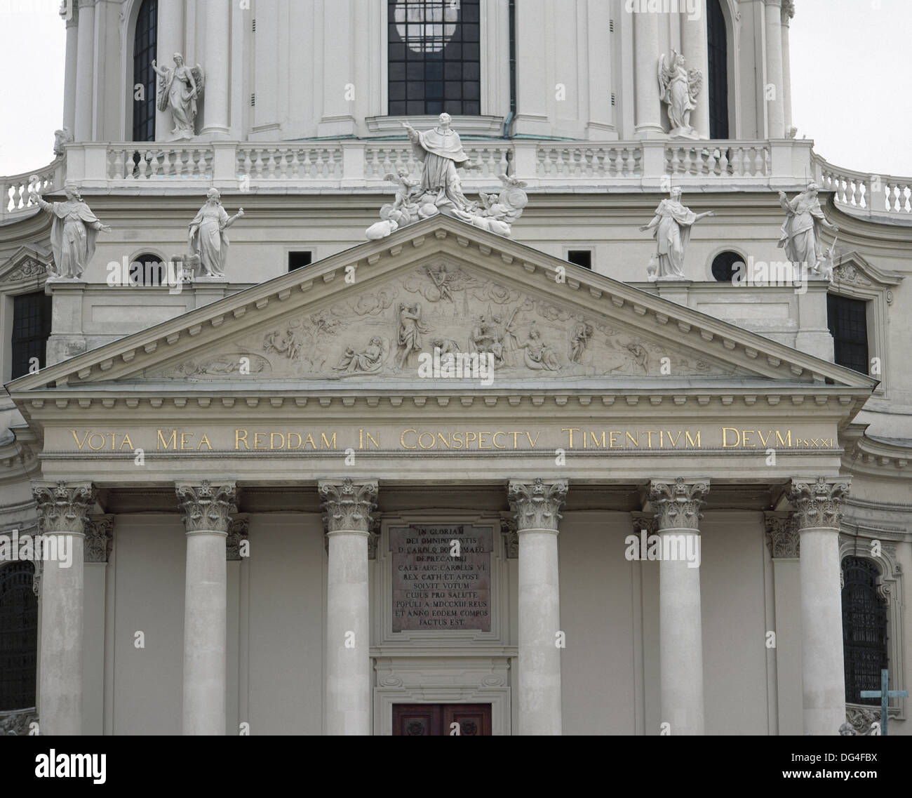 Pediment hi-res stock photography and images - Alamy