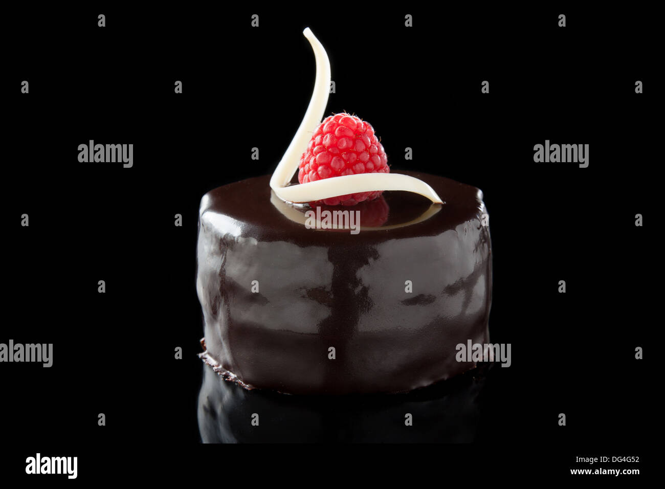 Black raspberry cake hi-res stock photography and images - Alamy