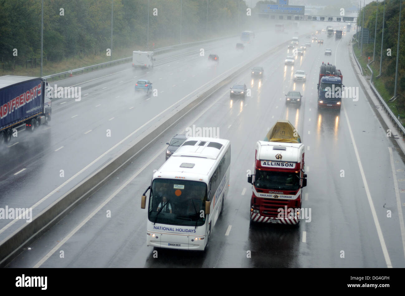 Nottinghamshire,UK.14th October 2013.Heavy rain continues to fall for ...