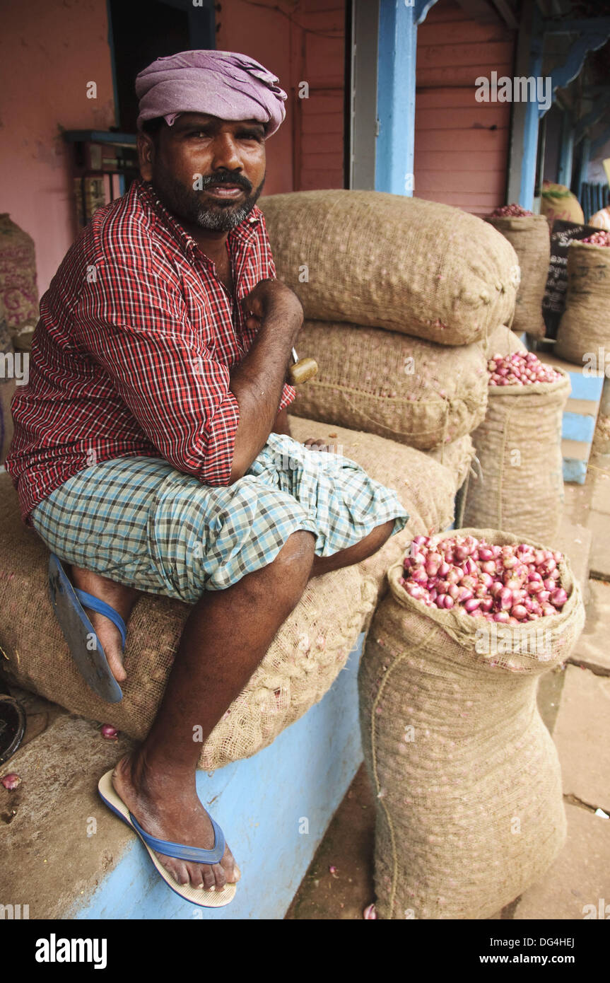 Indian porter man hi-res stock photography and images - Alamy