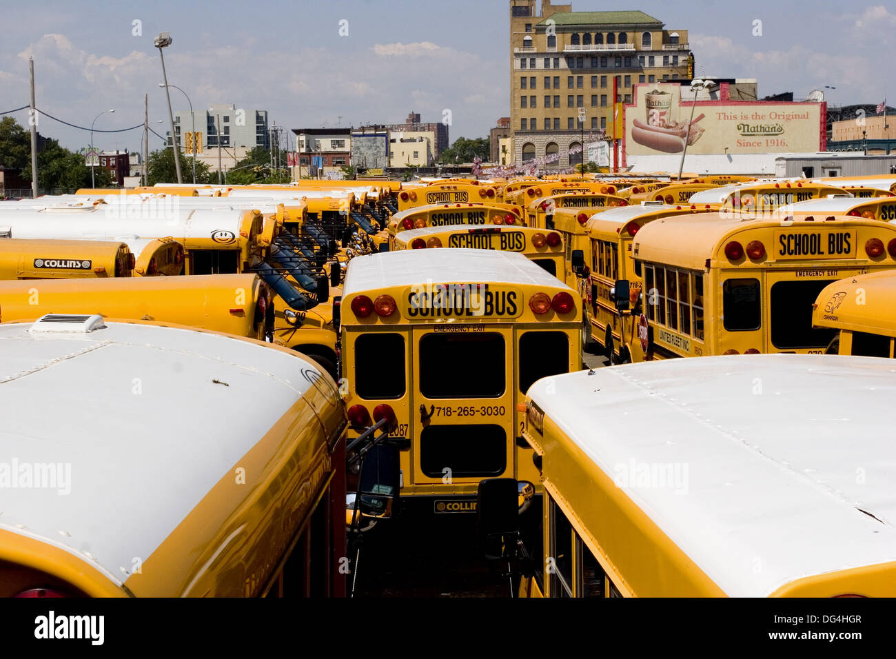 School bus yellow hi-res stock photography and images - Alamy