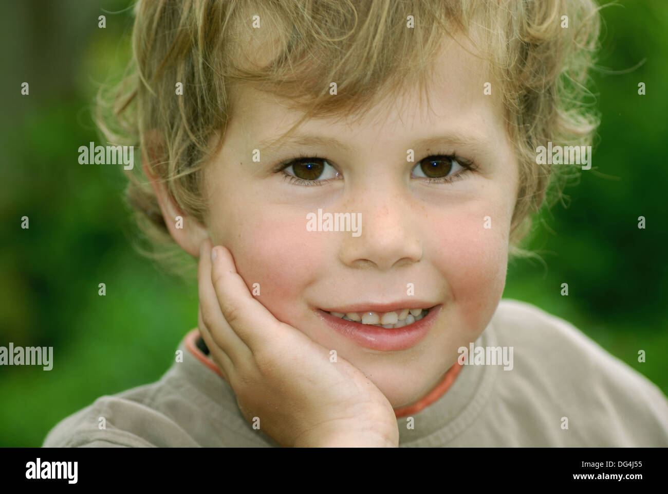 Beauty blond model sitting down hi-res stock photography and images - Alamy