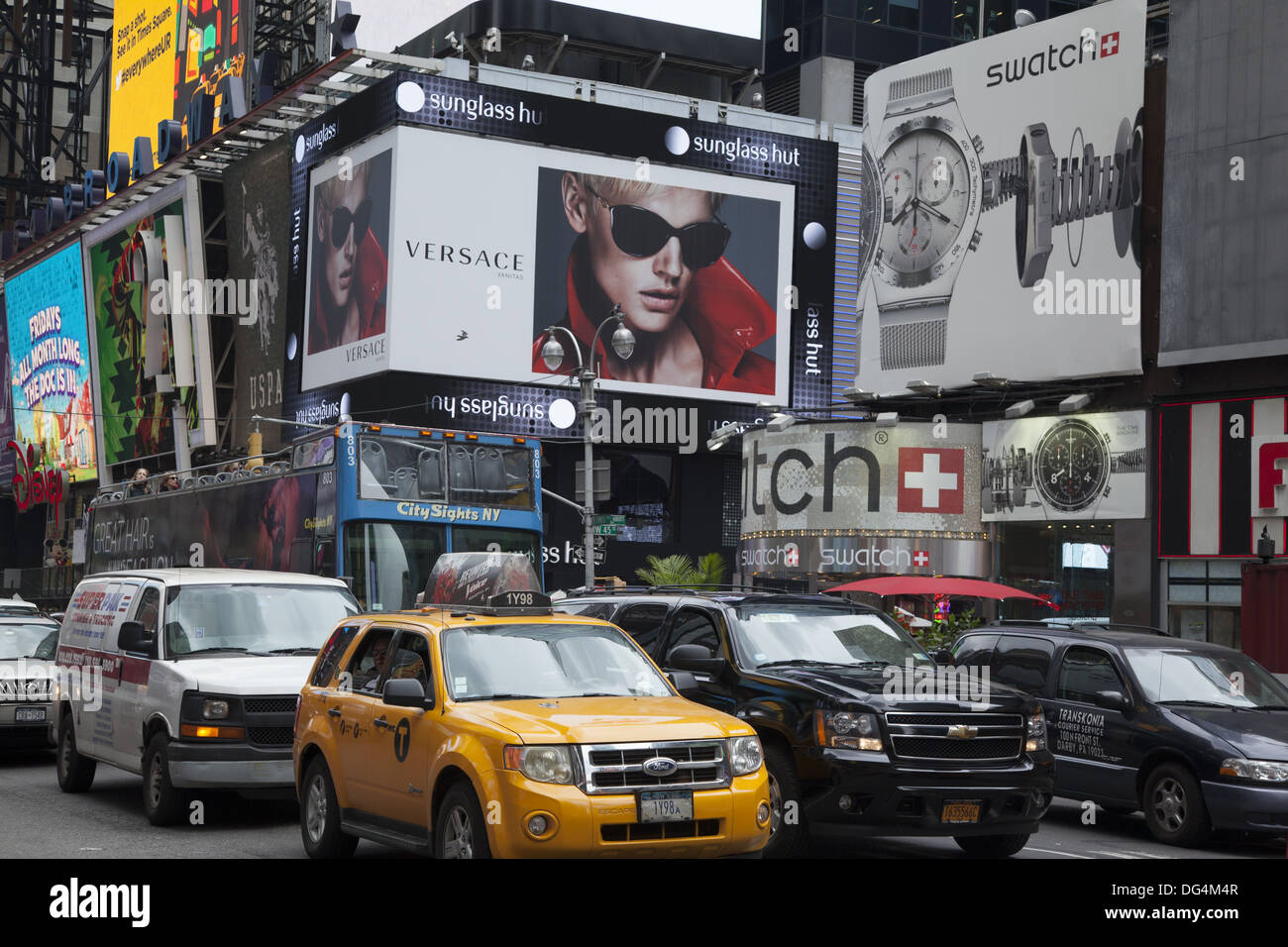 Times square ads hi-res stock photography and images - Alamy