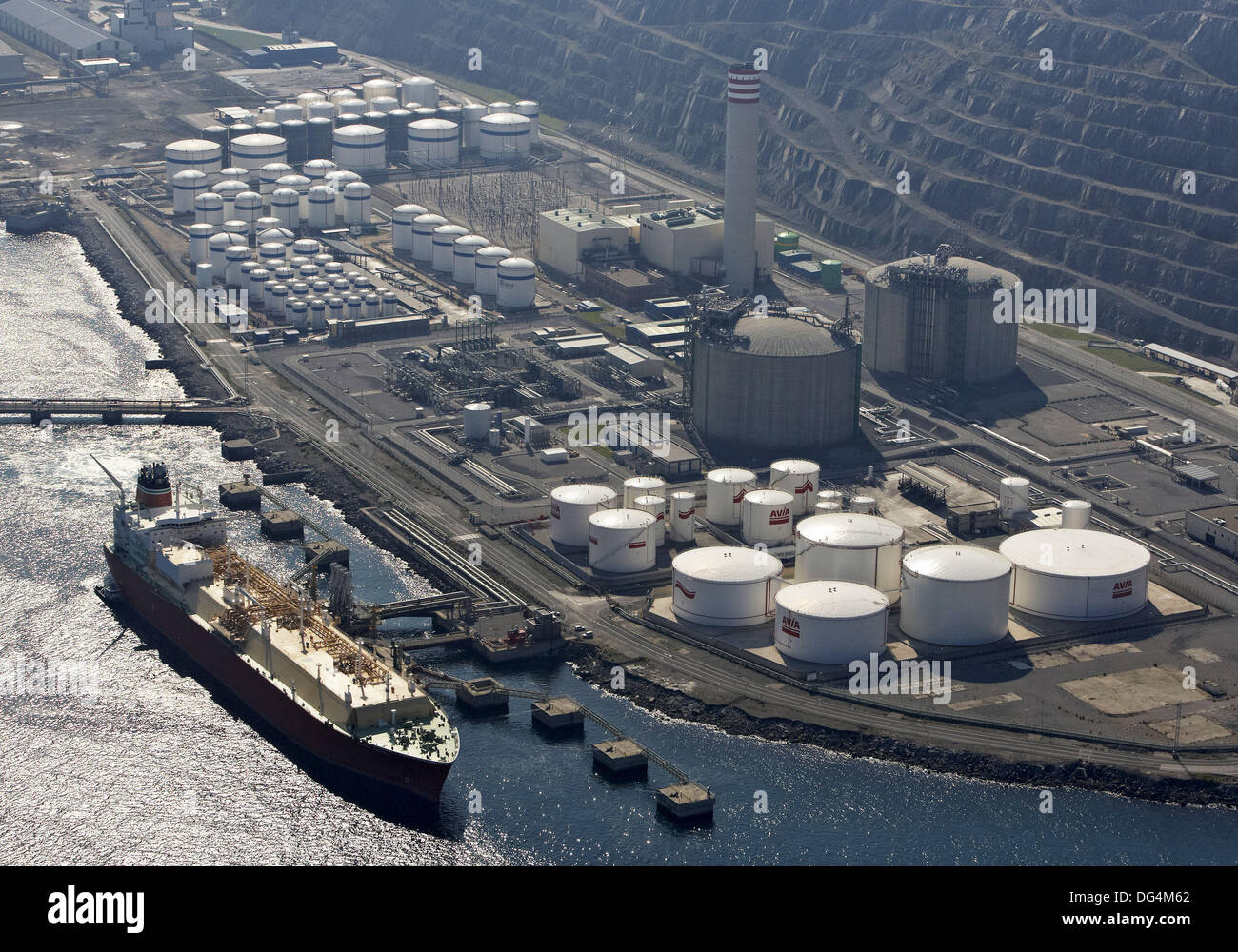 Lng regasification terminal hi-res stock photography and images - Alamy