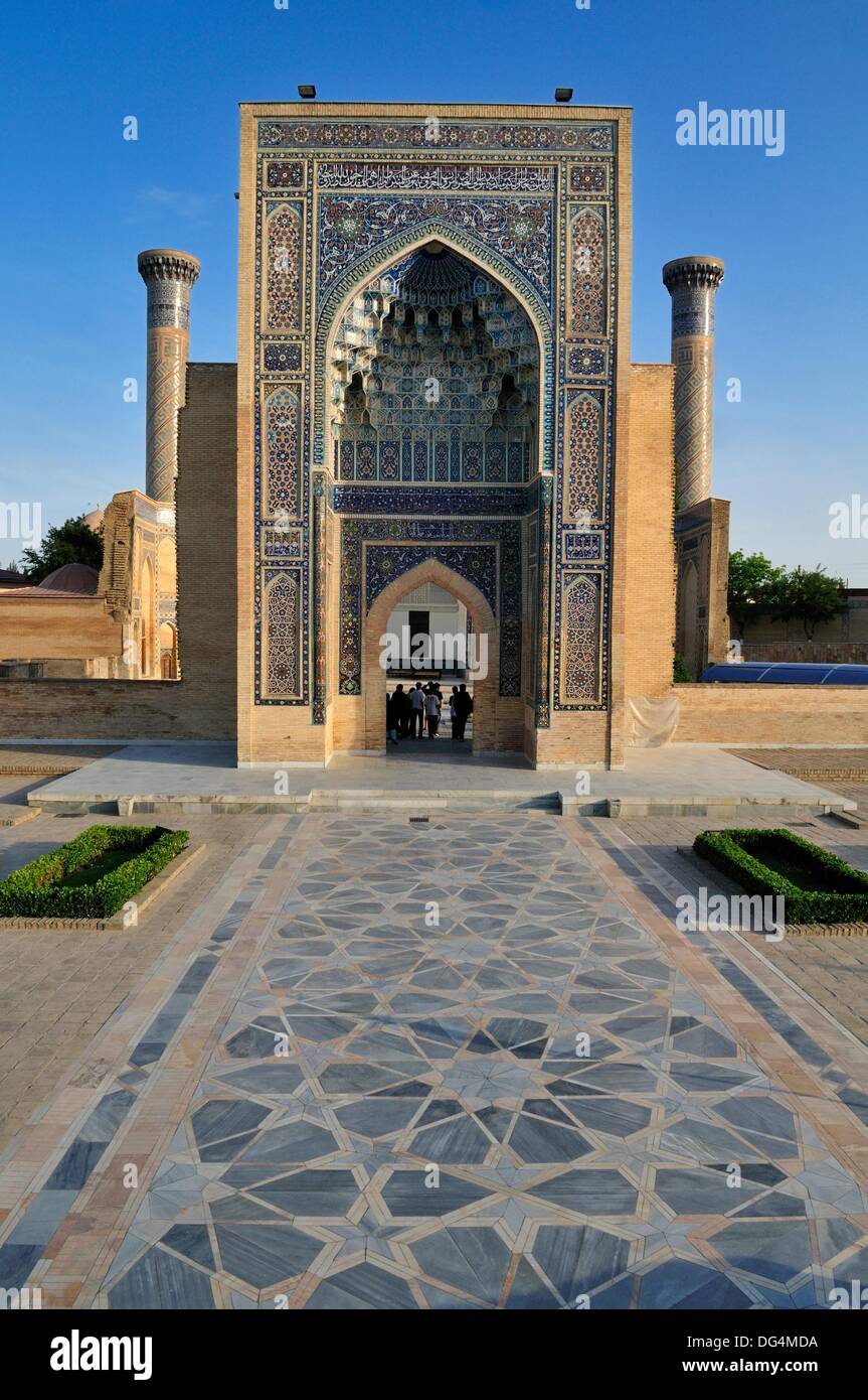 Mausoleum grave hi-res stock photography and images - Alamy