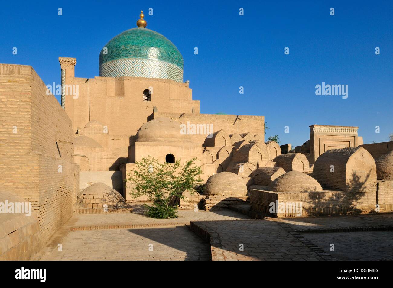 Pahlavan hi-res stock photography and images - Alamy