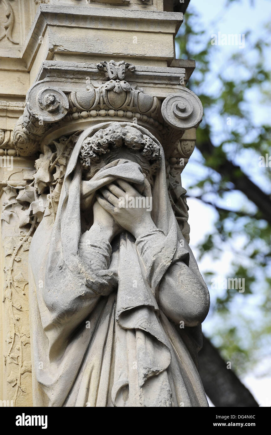 Woman no face statue hi-res stock photography and images - Alamy