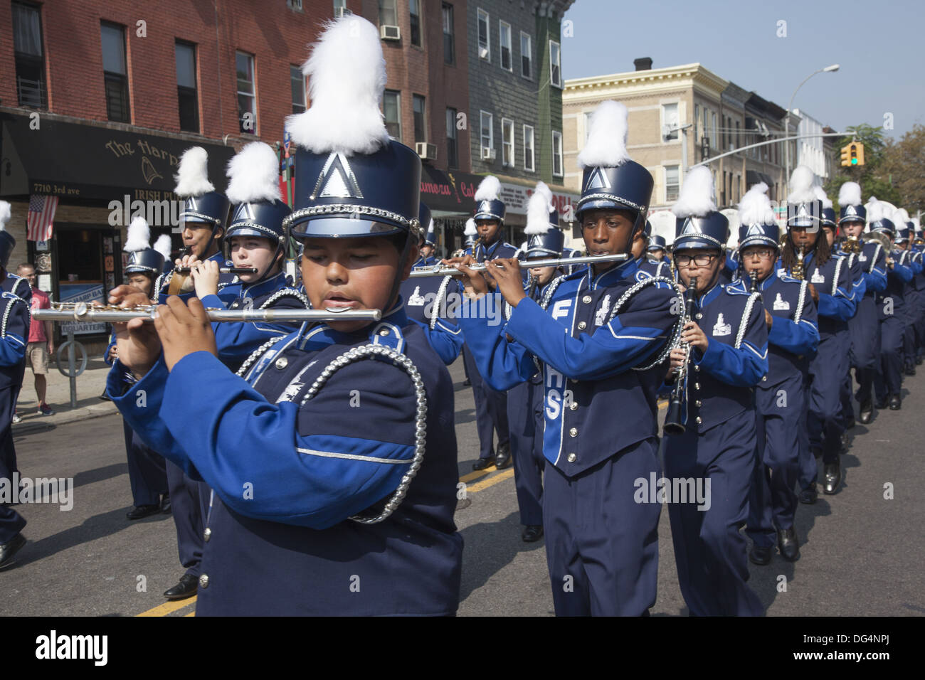 Teenage musicians marching band hi-res stock photography and images - Alamy