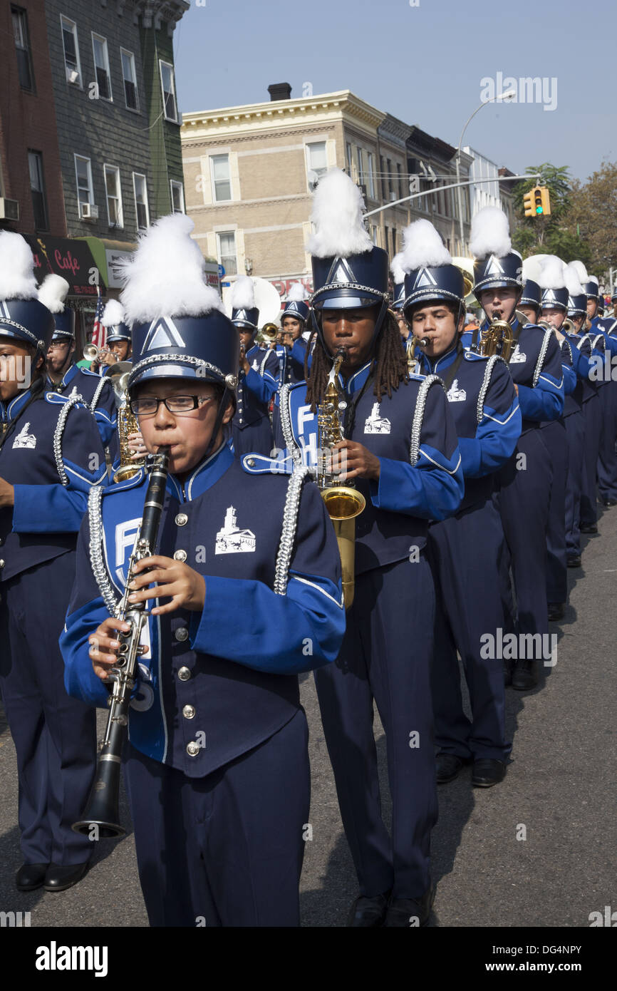 Teenage musicians marching band hi-res stock photography and images - Alamy