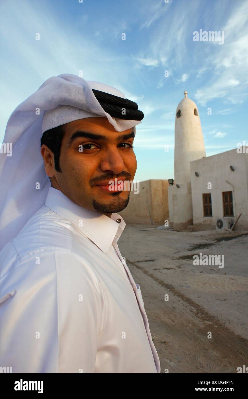 Traditional Qatari Dress Stock Photos & Traditional Qatari Dress Stock ...