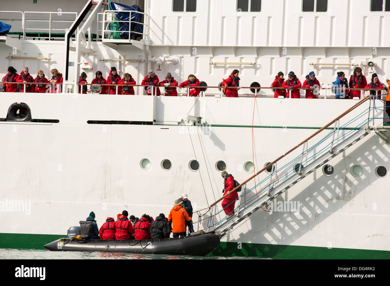The Russian research vessel, AkademiK Sergey Vavilov an ice ...