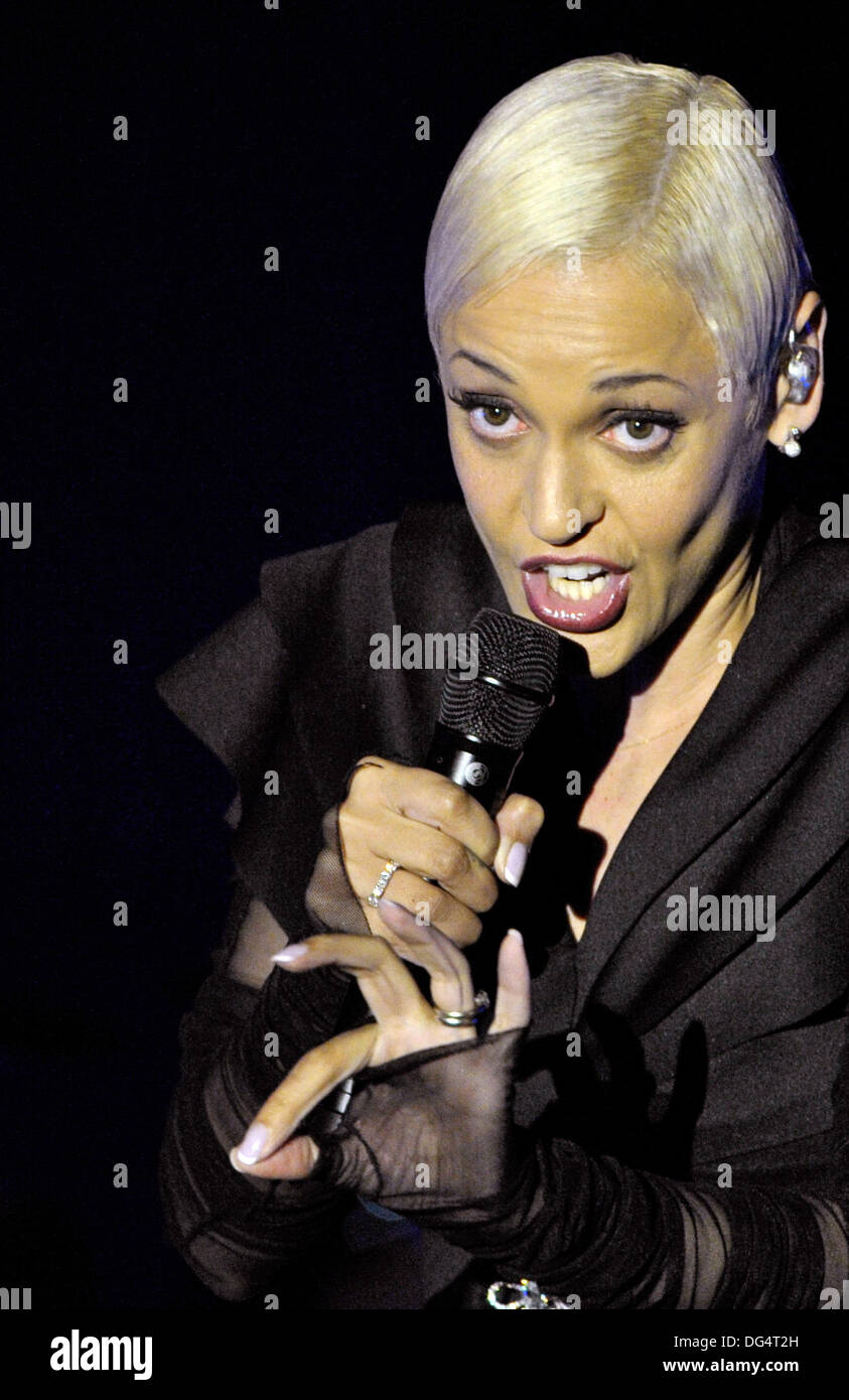 Mariza fado hi-res stock photography and images - Alamy