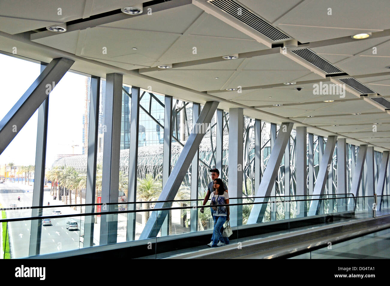 Dubai mall walkway hi-res stock photography and images - Alamy