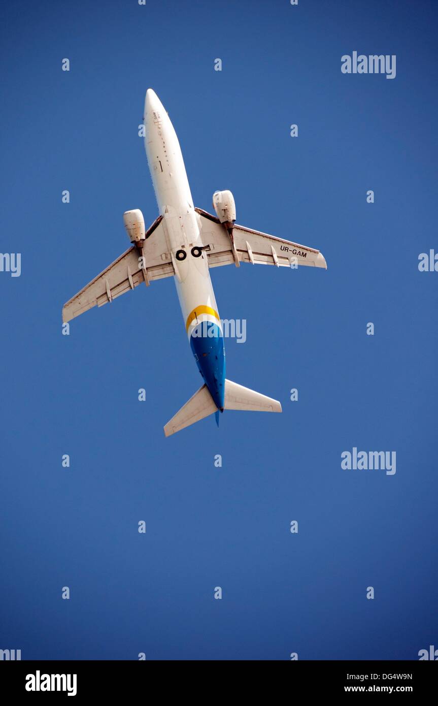 Airplane vertical flight hi-res stock photography and images - Alamy