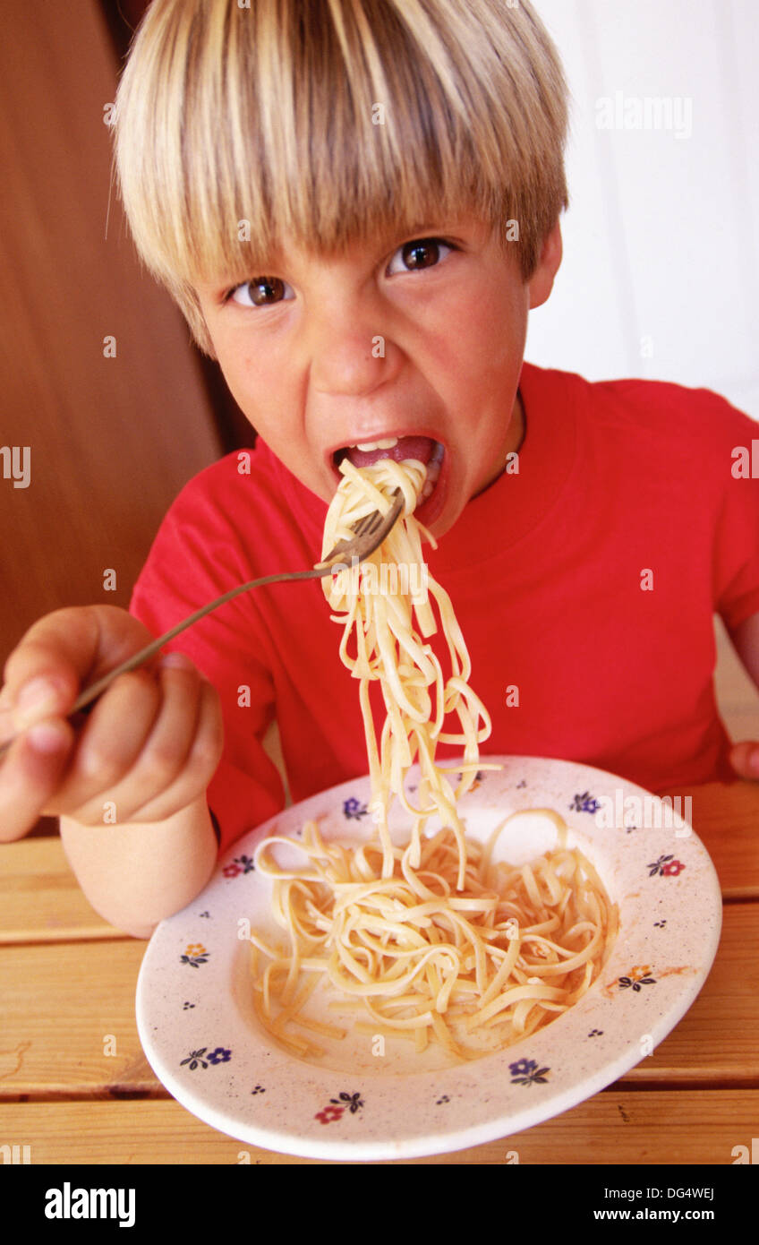 Pull noodles hi-res stock photography and images - Alamy