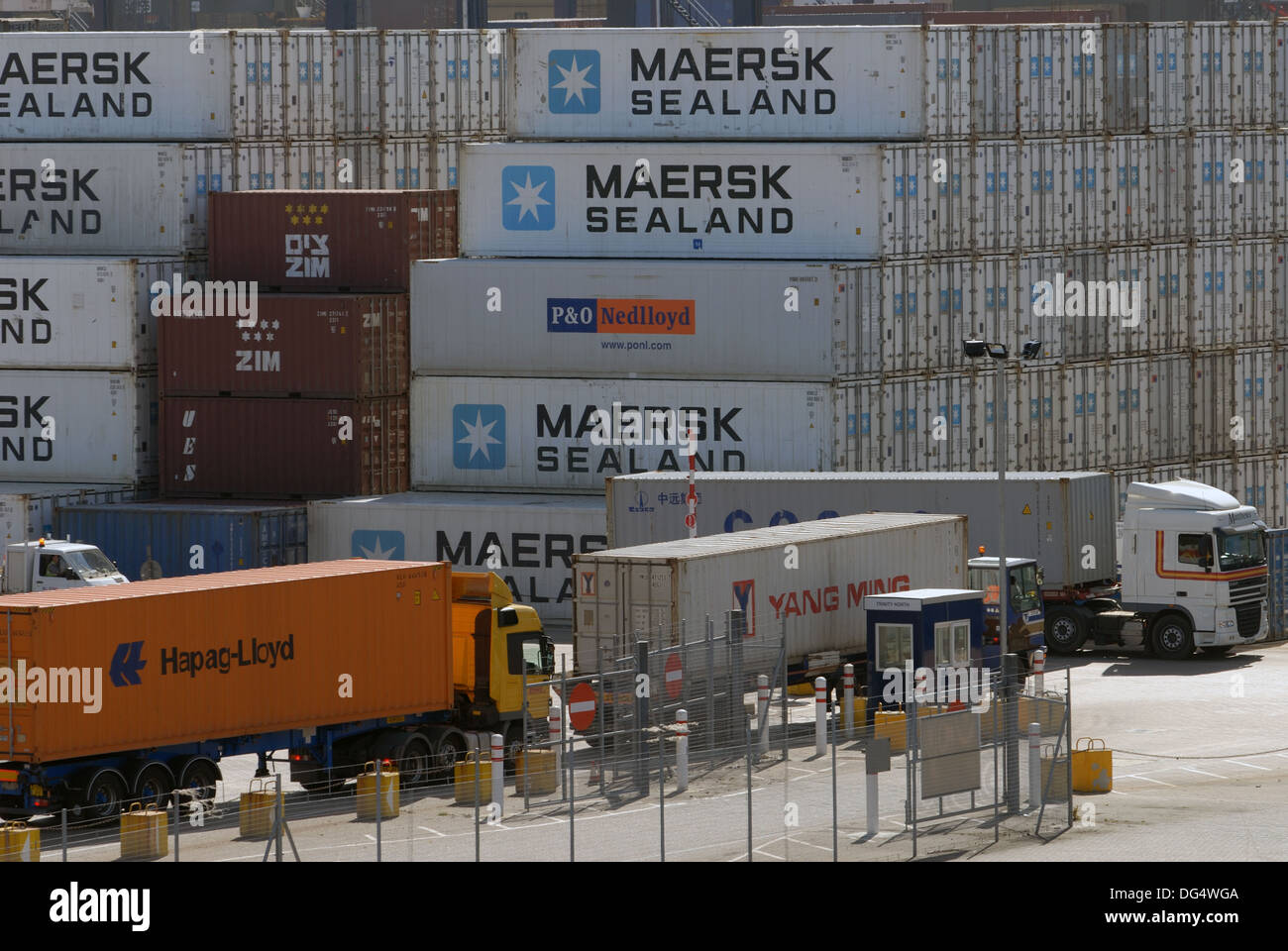 Container port UK Stock Photo - Alamy