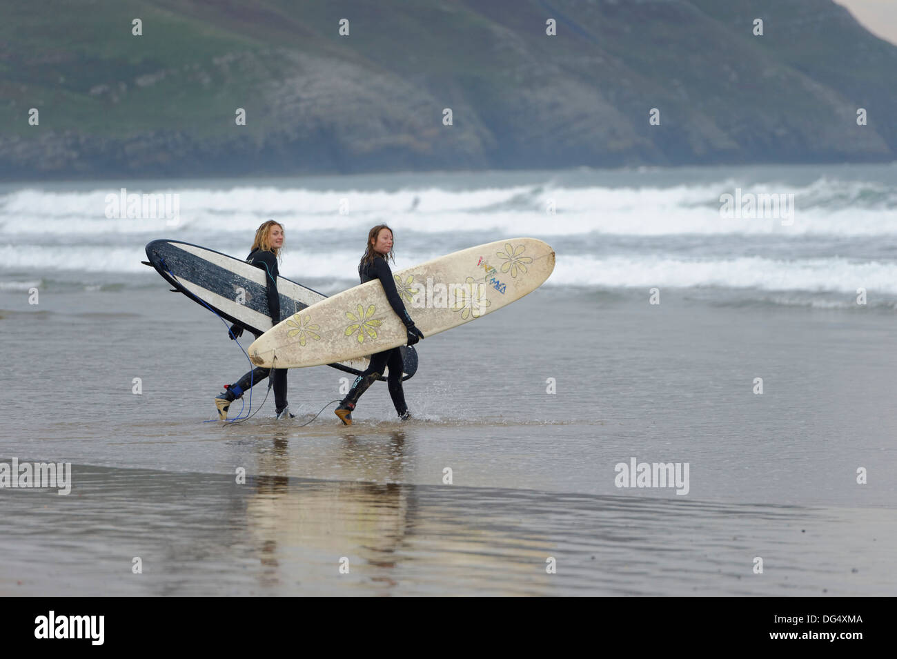 Scenes around Porth Neigwl : Surfing Stock Photo - Alamy