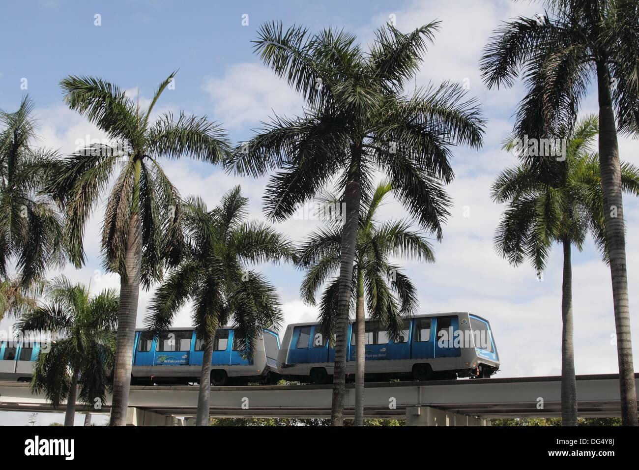 Downtown miami metro rail hi-res stock photography and images - Alamy