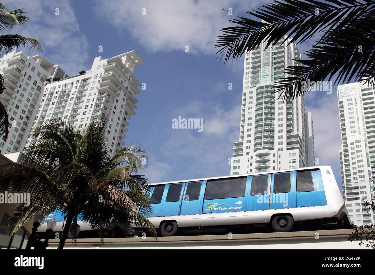 Downtown miami metro rail hi-res stock photography and images - Alamy