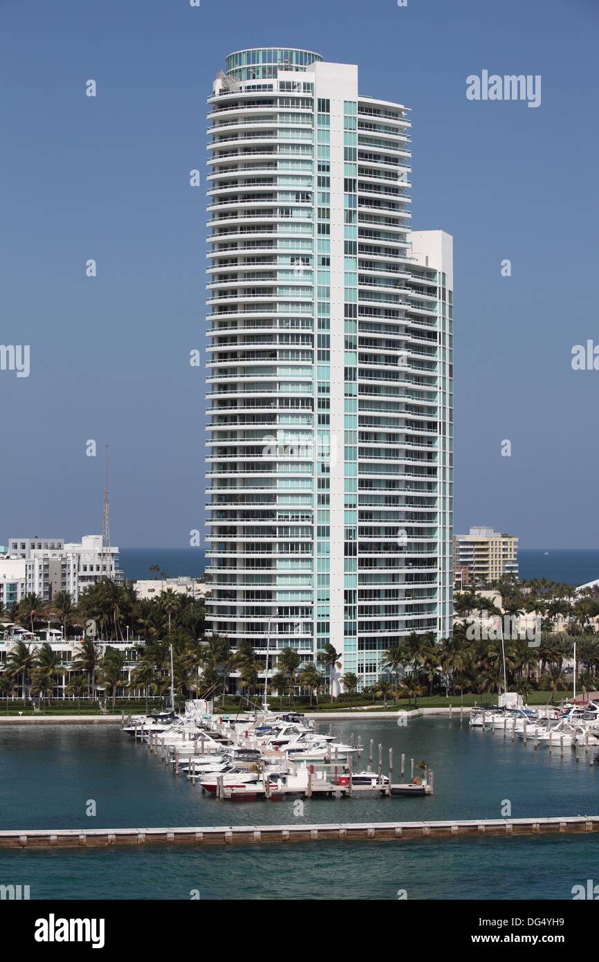 Building height miami beach hi-res stock photography and images - Alamy