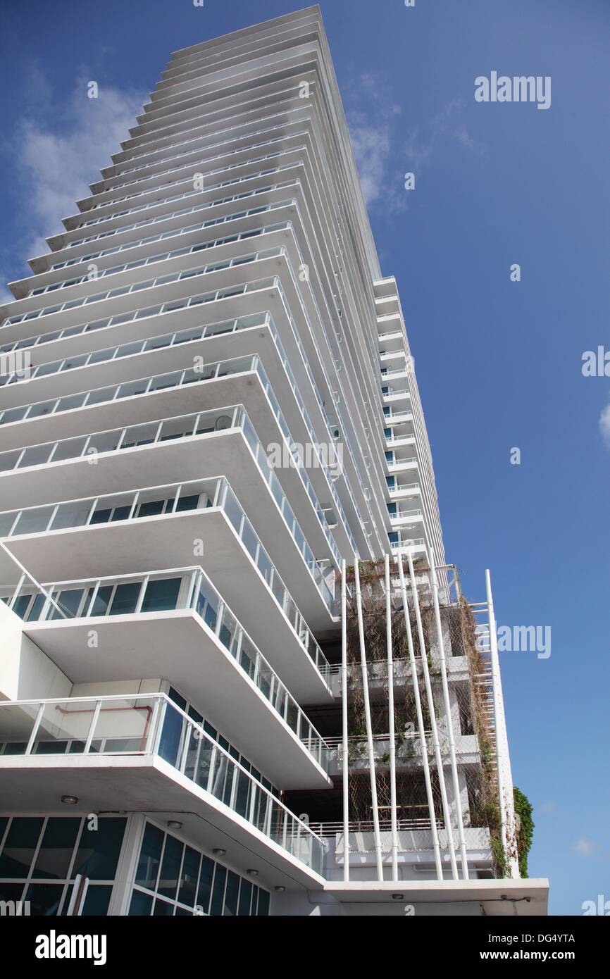 Building height miami beach hi-res stock photography and images - Alamy