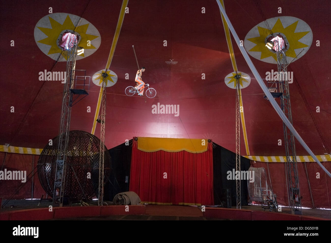 High wire circus hi-res stock photography and images - Alamy