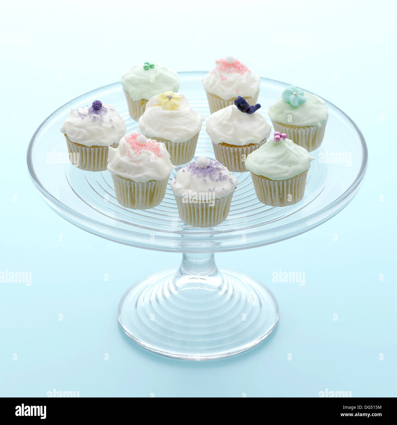 Cup cakes on a stand hi-res stock photography and images - Alamy