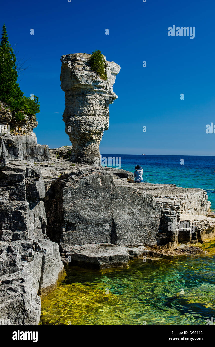 A Flower Pot rock formation on Flower Pot Island, Tobermory Ontario ...