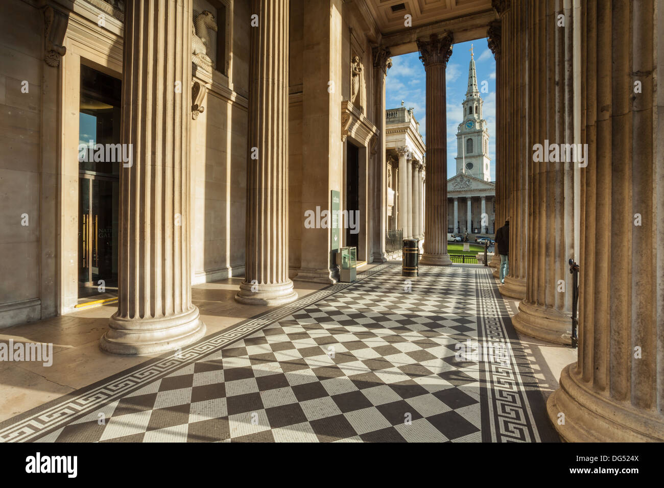 Colonnade at the entrance to the National Gallery in London Stock Photo ...