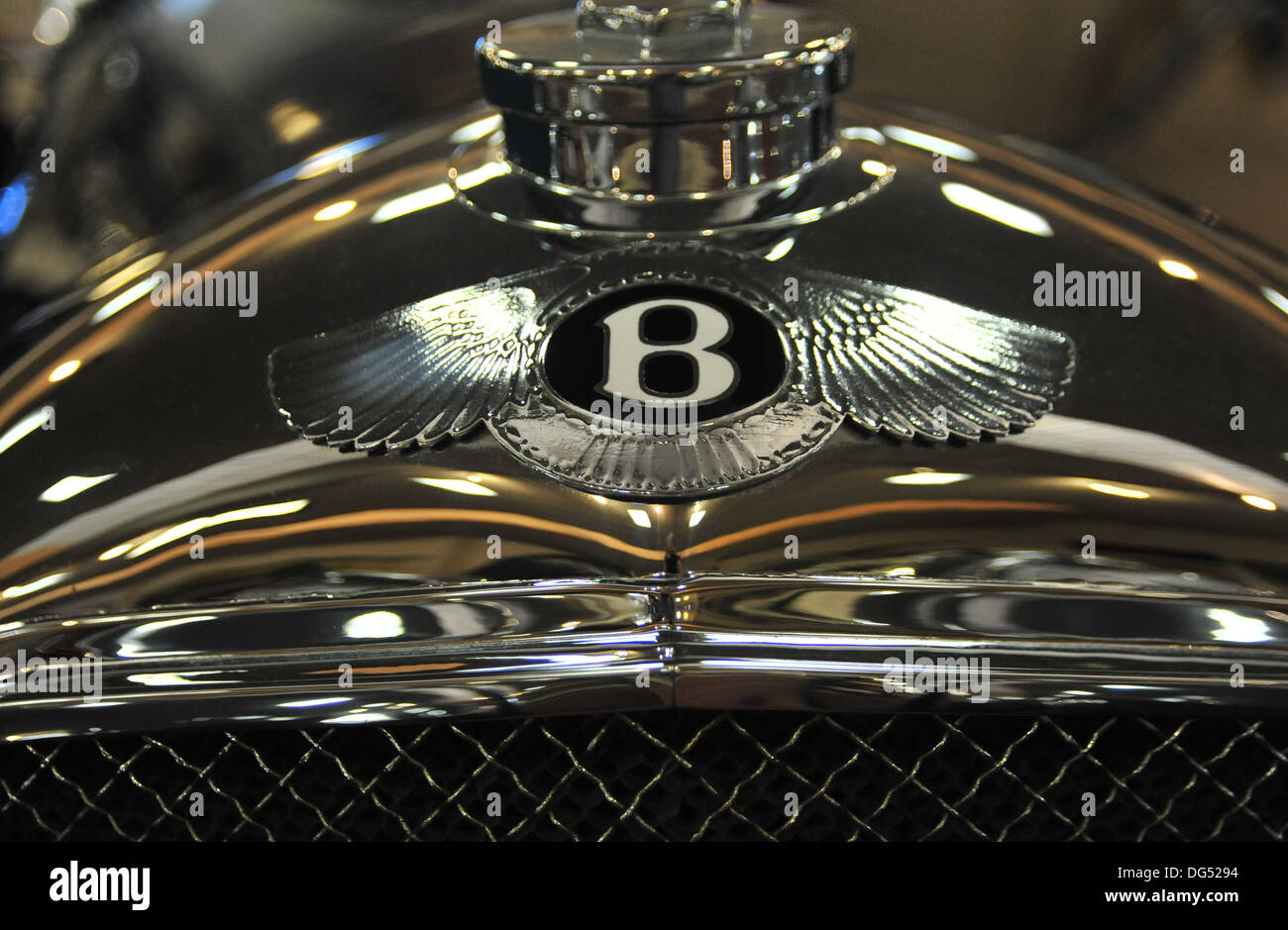 Bentley badge hi-res stock photography and images - Alamy