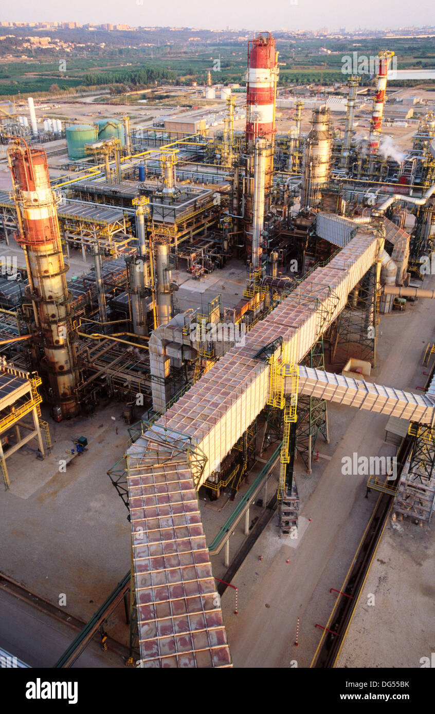 Repsol tarragona refinery hi-res stock photography and images - Alamy