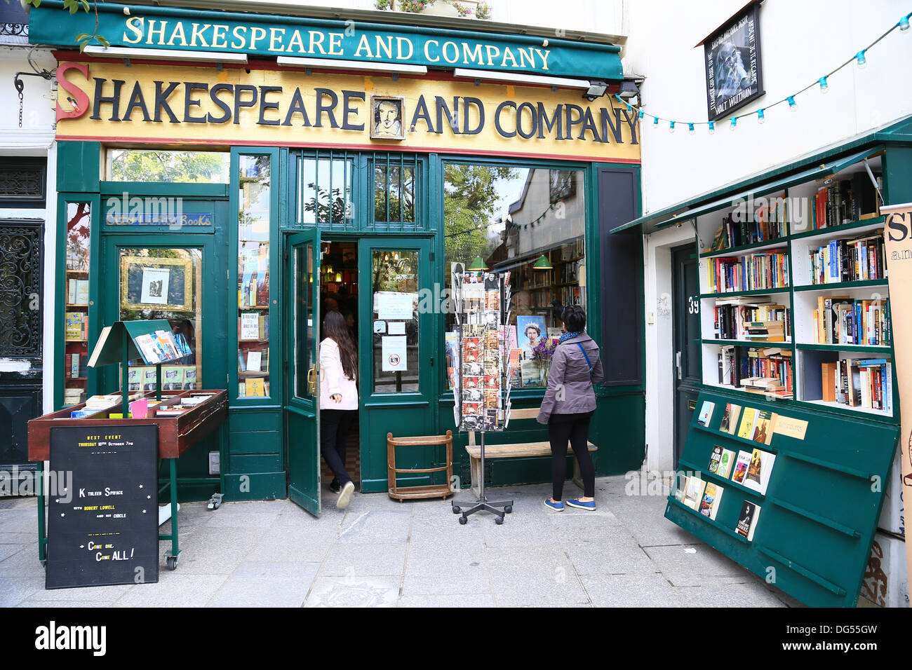 Outside part of the famous "Shakespeare and company" library by Notre ...