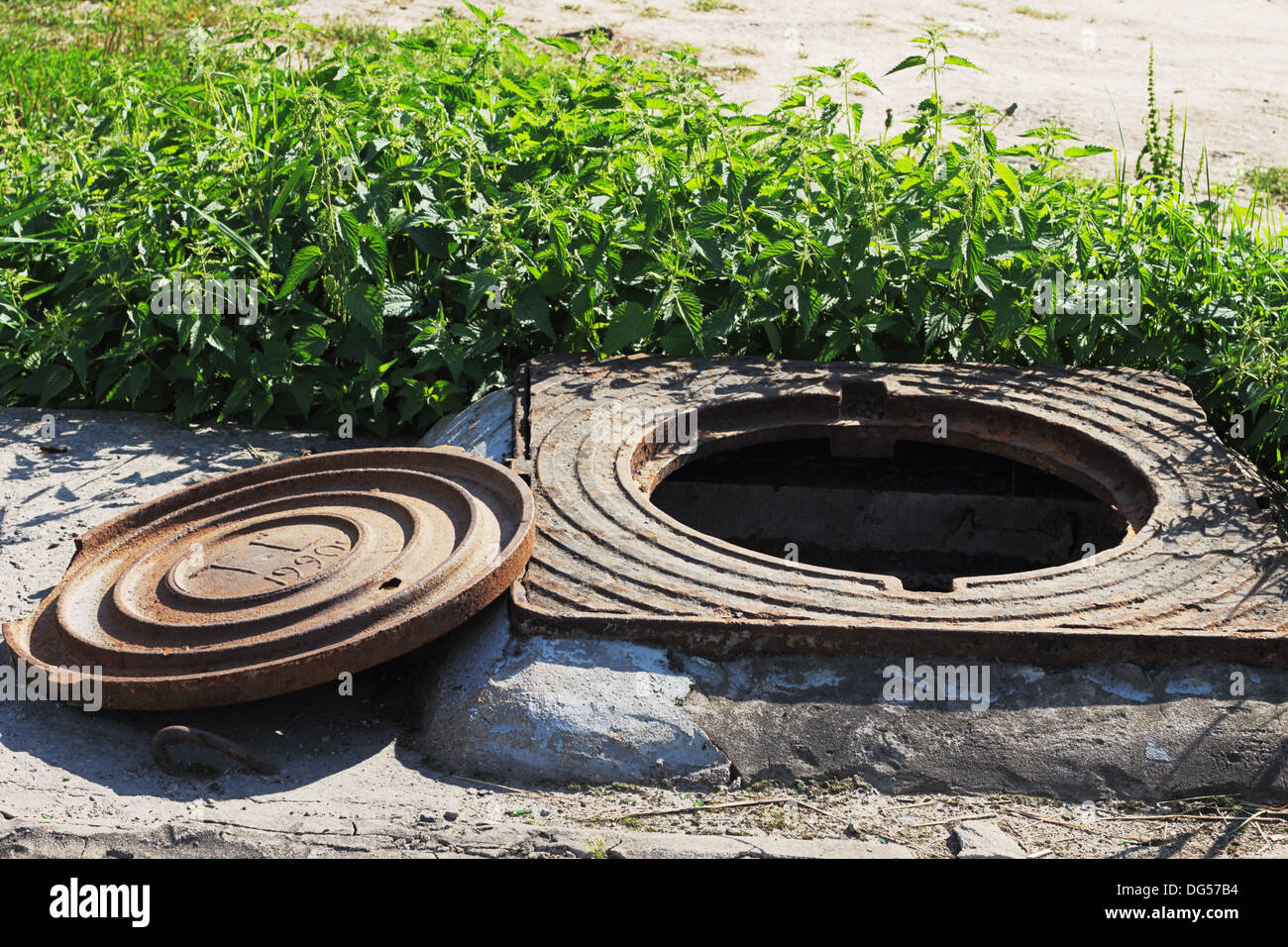 Drain hatch hi-res stock photography and images - Alamy
