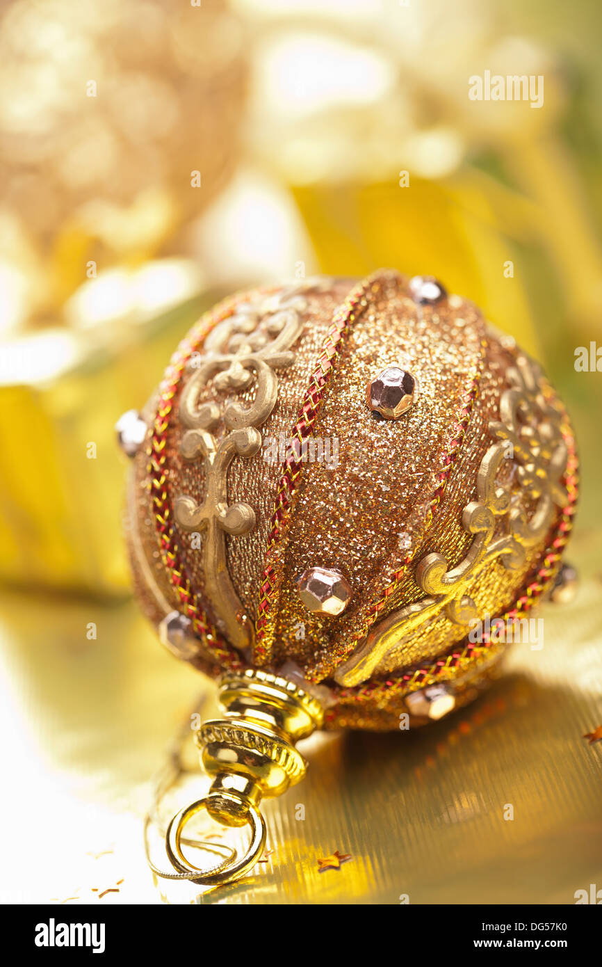 Golden christmas decoration hi-res stock photography and images - Alamy