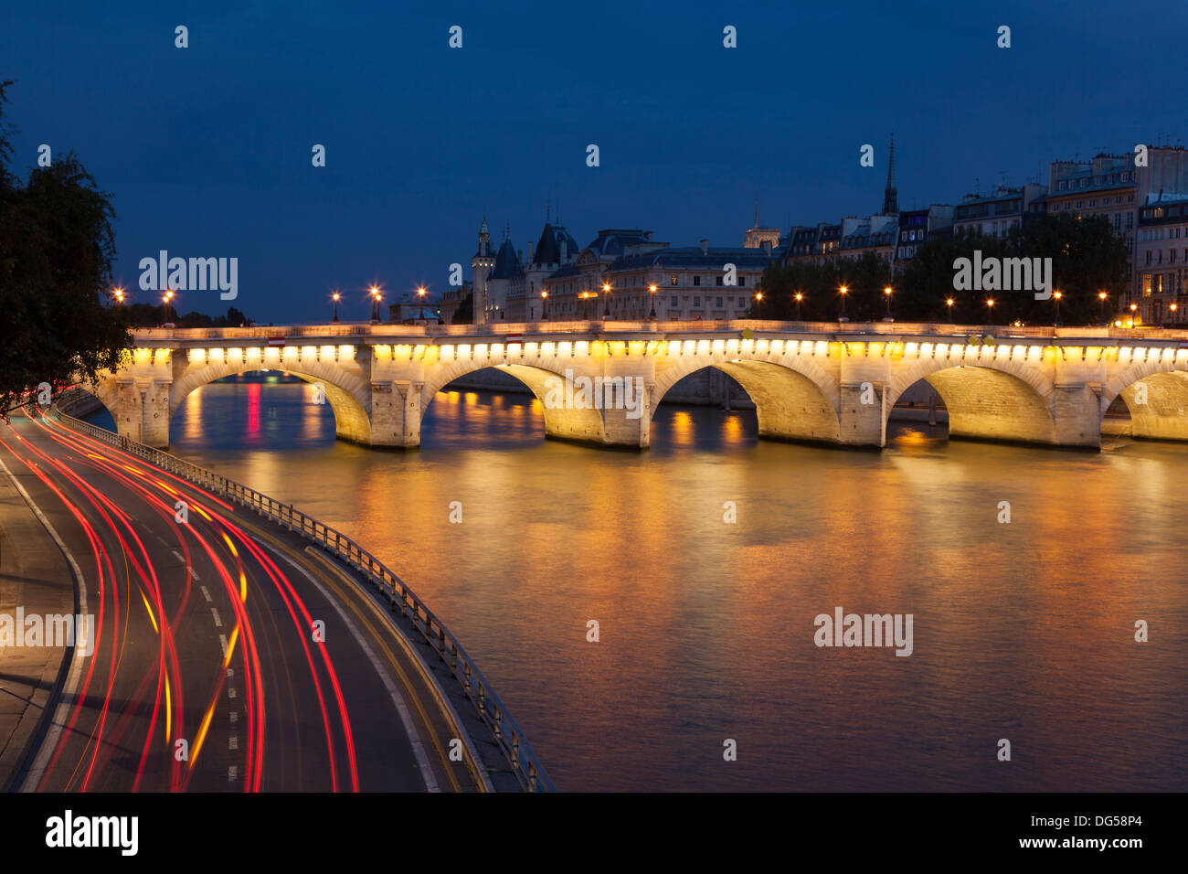 Pont neuf bridge night paris hi-res stock photography and images - Alamy