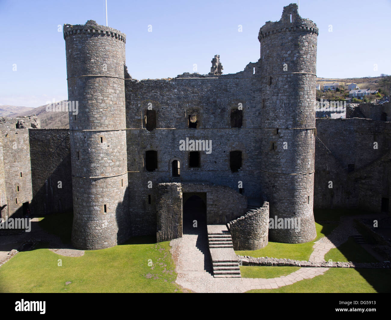 Harlech castle siege hi-res stock photography and images - Alamy