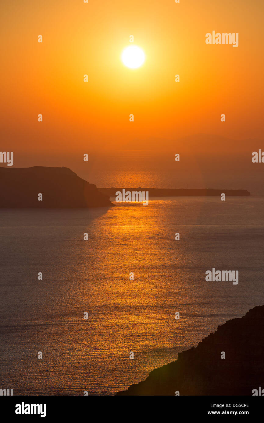 Beautiful sunset at the beach of santorini hi-res stock photography and ...