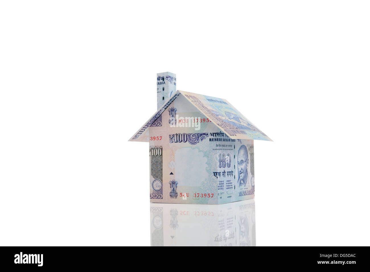 House made out of Hundred Rupee (Indian Currency) denomination Stock ...
