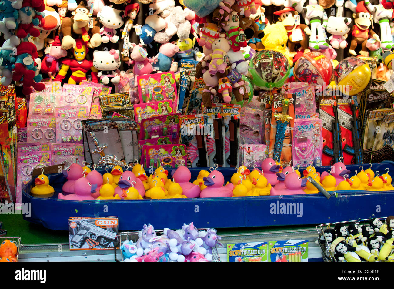 Hook-a-duck stall at Stratford-upon-Avon mop fair, UK Stock Photo - Alamy
