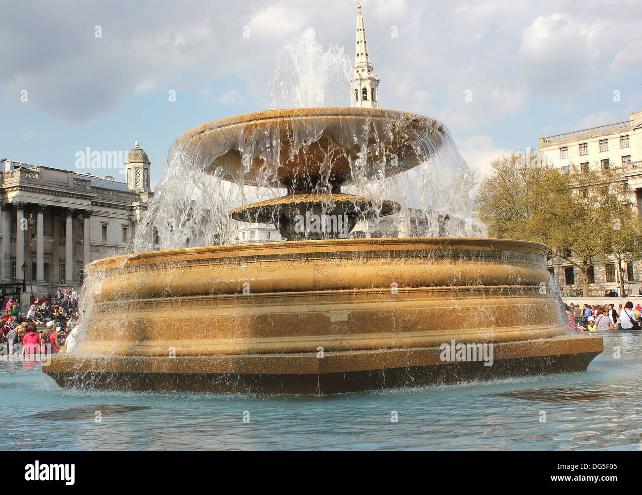 Beautiful Water Fountain In Trafalgar Square London Stock Photo - Alamy