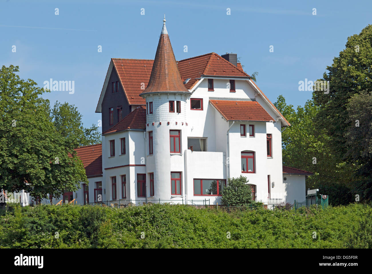 Villa house home hi-res stock photography and images - Alamy