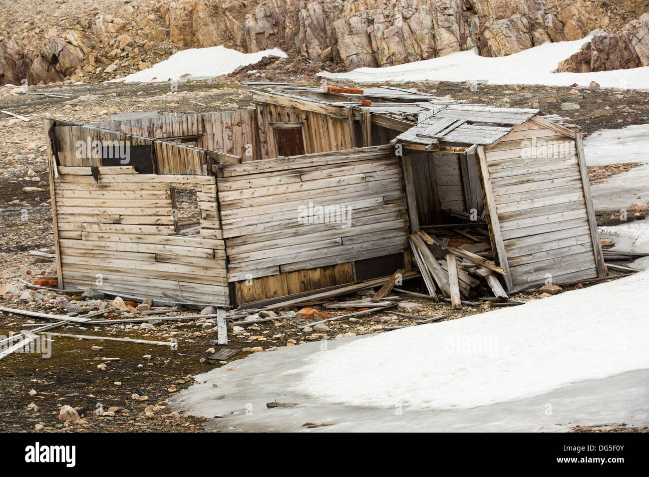 Remains of an old hut built by early explorers at Murchinsonfjorden 80 ...