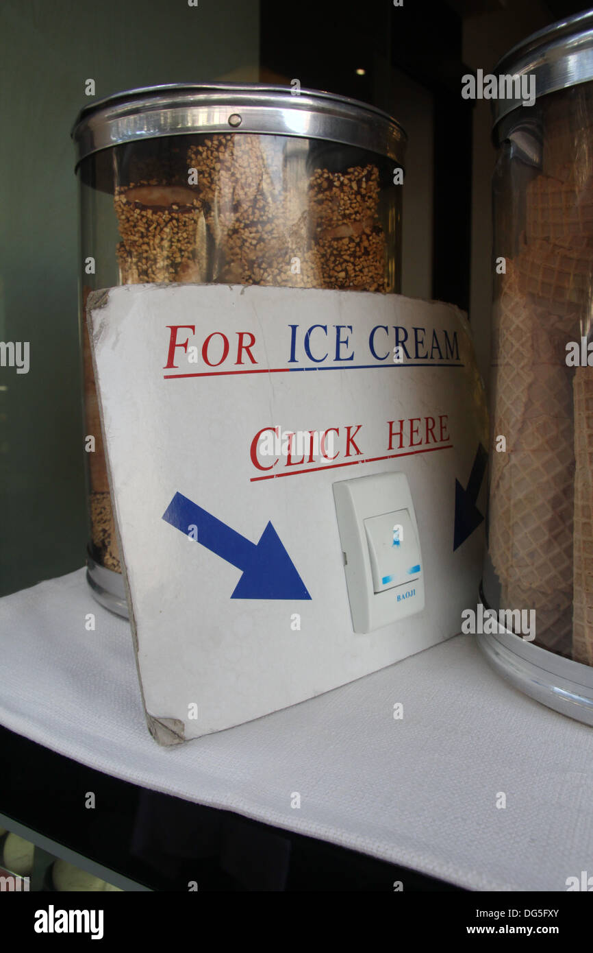 Gelato sign rome hi-res stock photography and images - Alamy