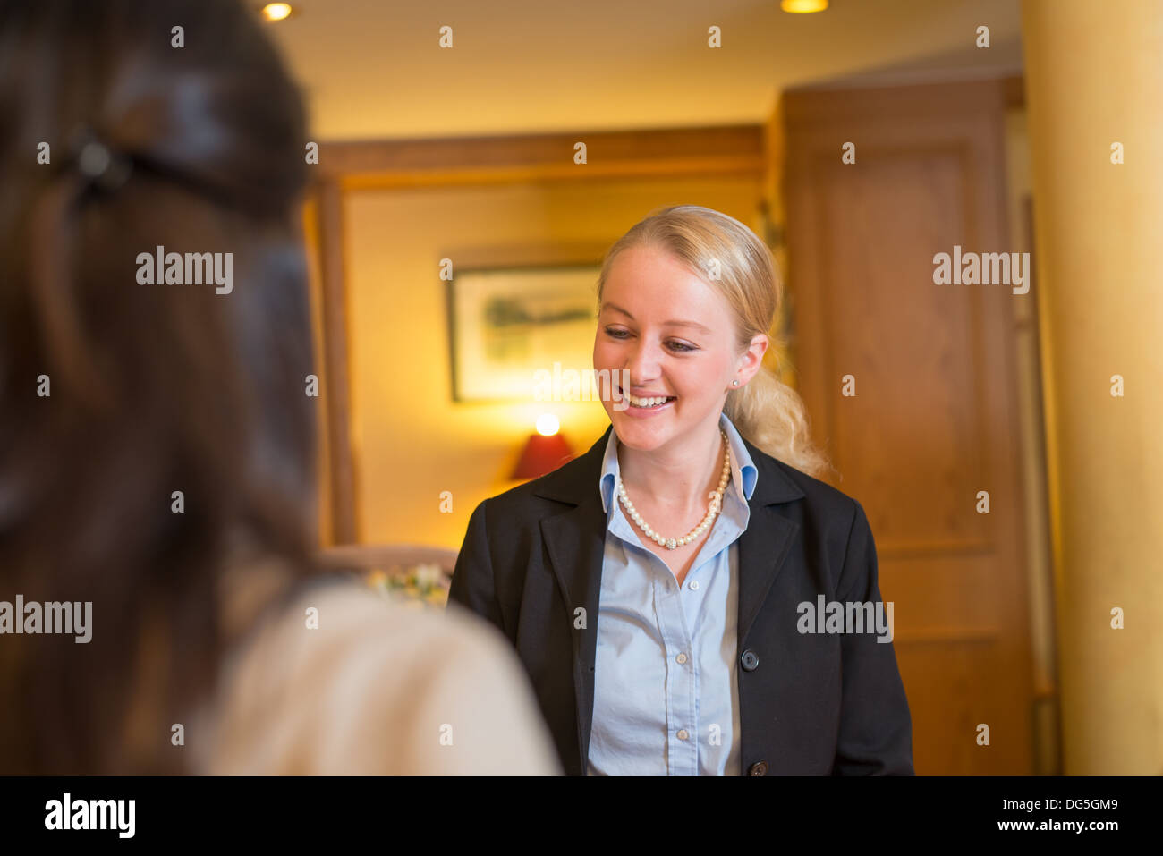 Luxury hotel reception counter hi-res stock photography and images - Alamy