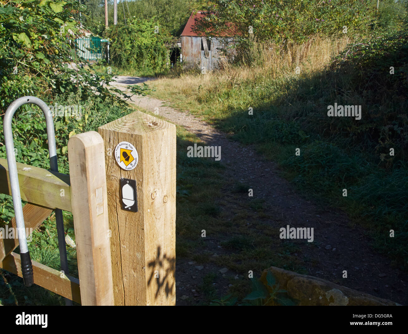Gate latch hi-res stock photography and images - Alamy