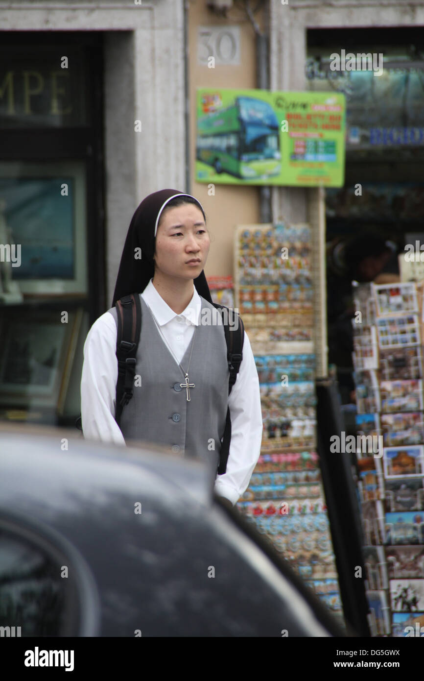 nun in rome italy Stock Photo - Alamy
